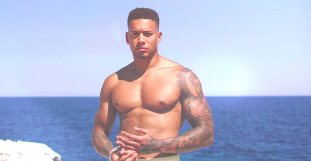 Here's everything we know about Simon Searles, the barber from Leeds ...