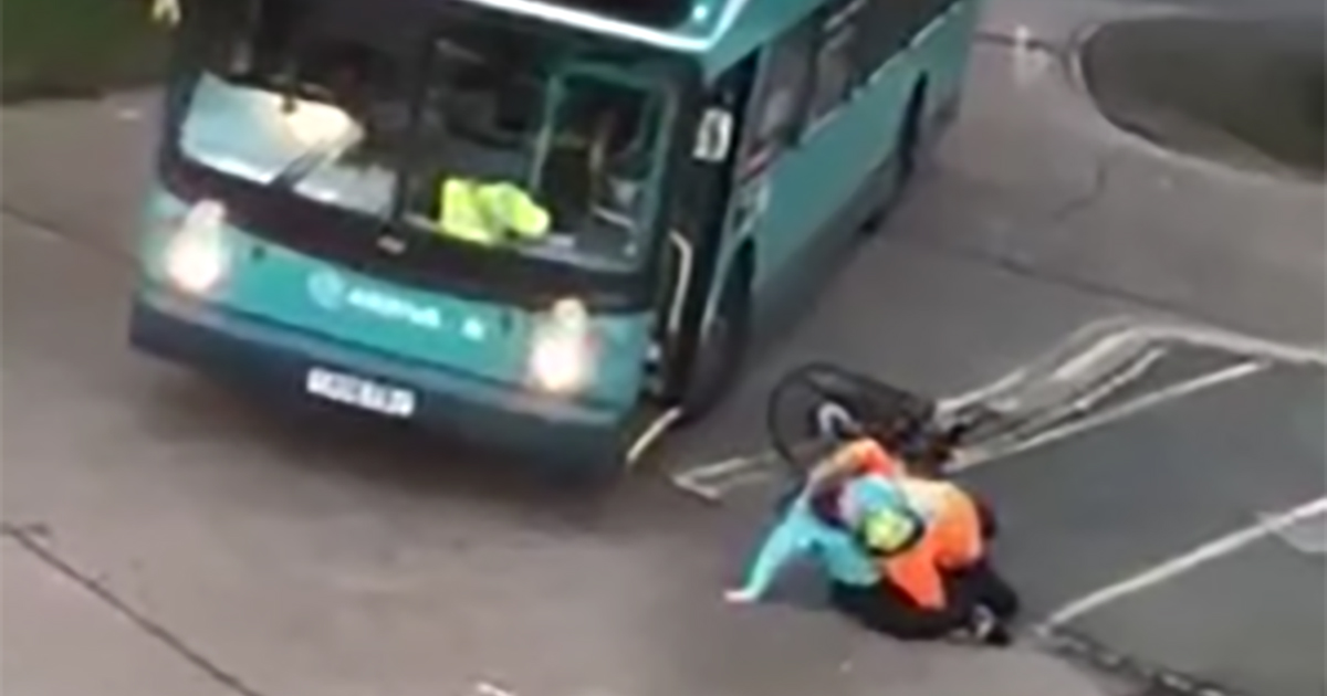 VIDEO: 699 bus driver fighting member of public at Carnatic Halls