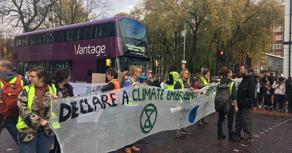 Breaking: Manchester students’ protest for climate change blocks Oxford ...