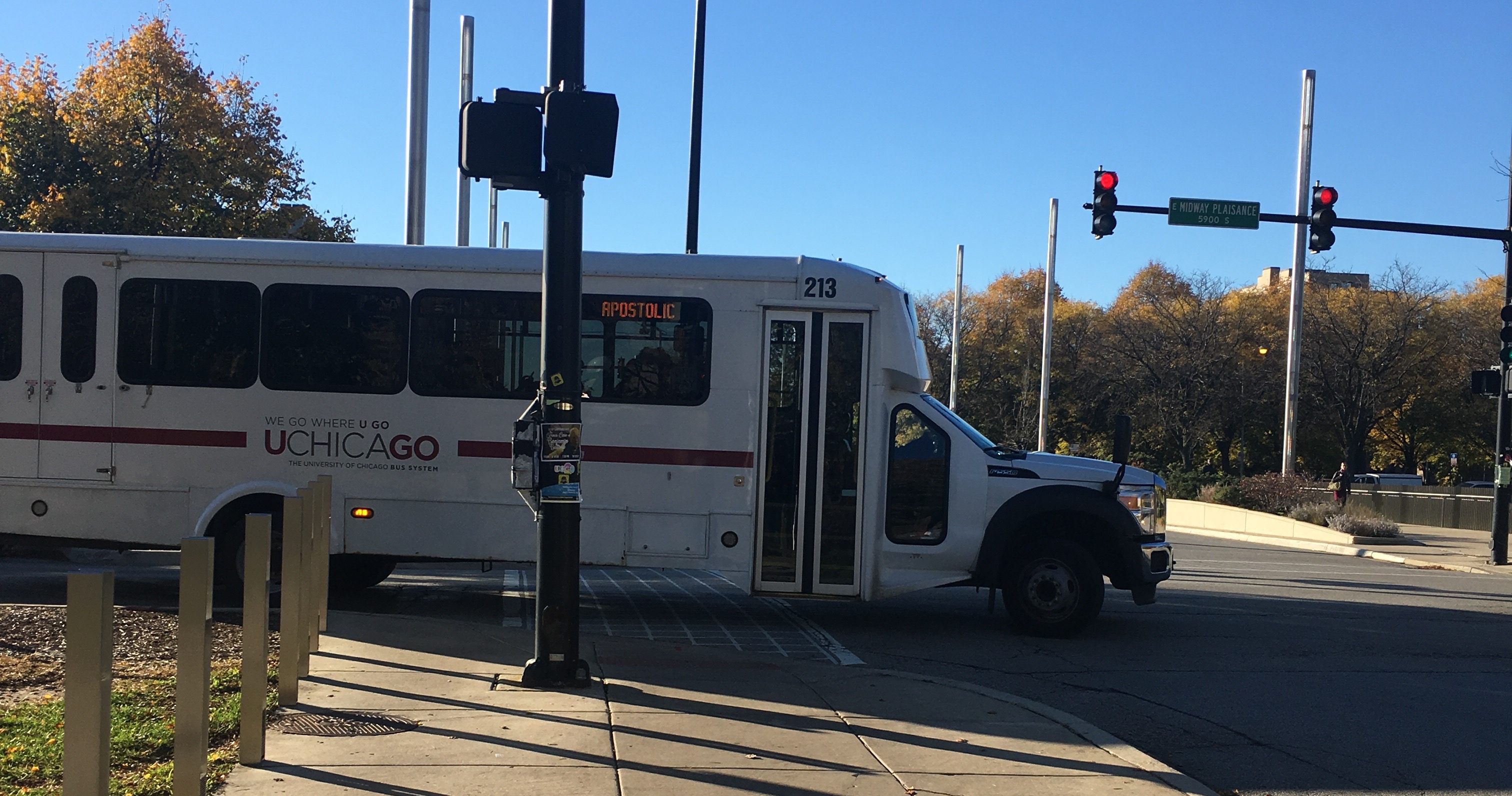 An ode to the UChicago shuttle bus