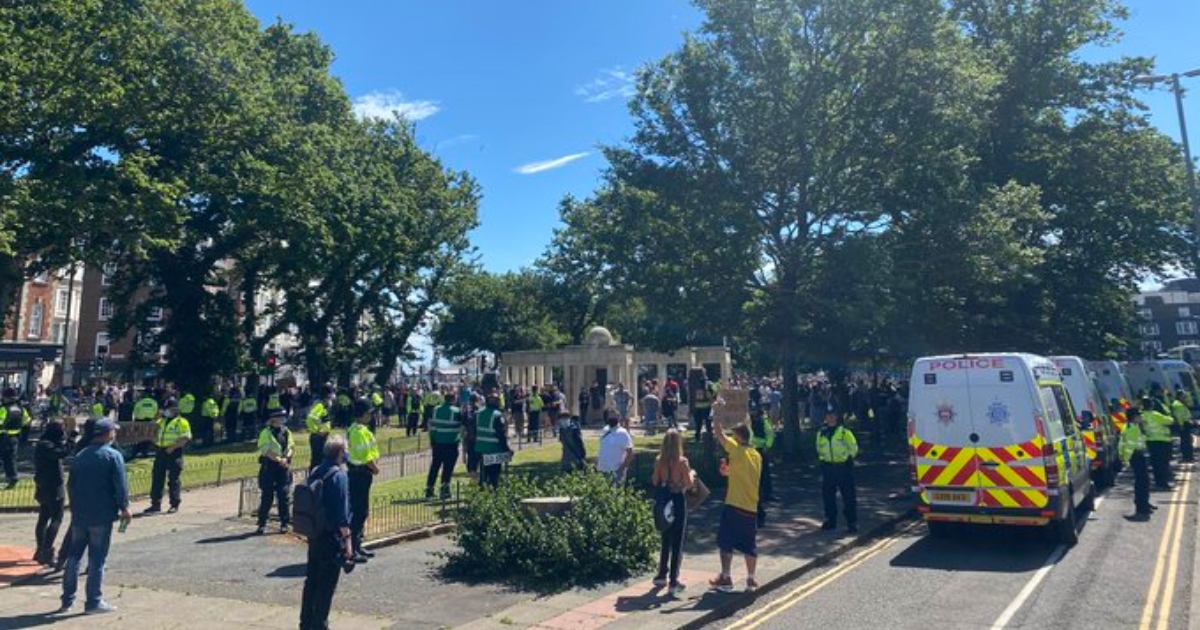 'They were laughing and smirking at us': EDL protestors attend peaceful ...