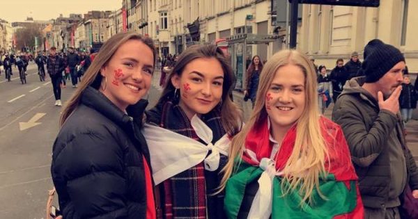 This is how to spot a Welsh girl during the Six Nations