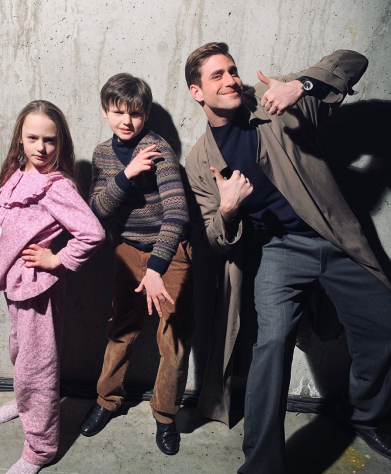 The best The Haunting of Bly Manor cast pictures from behind the scenes