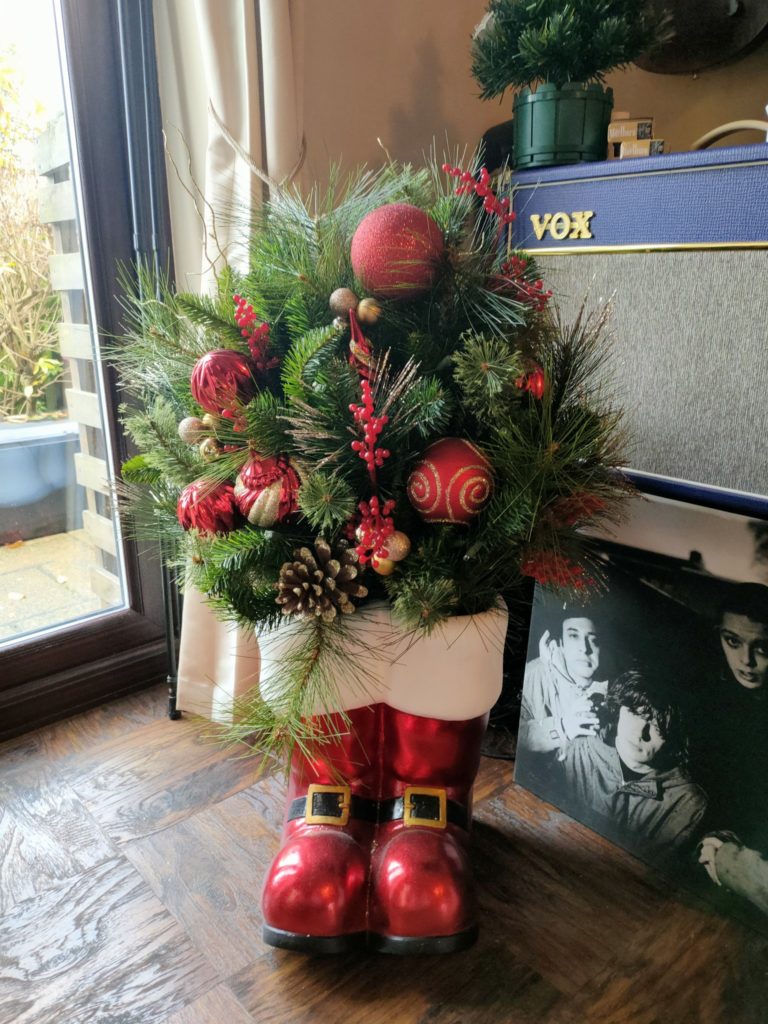 Cursed Christmas decorations: Submissions of your parents worst decs